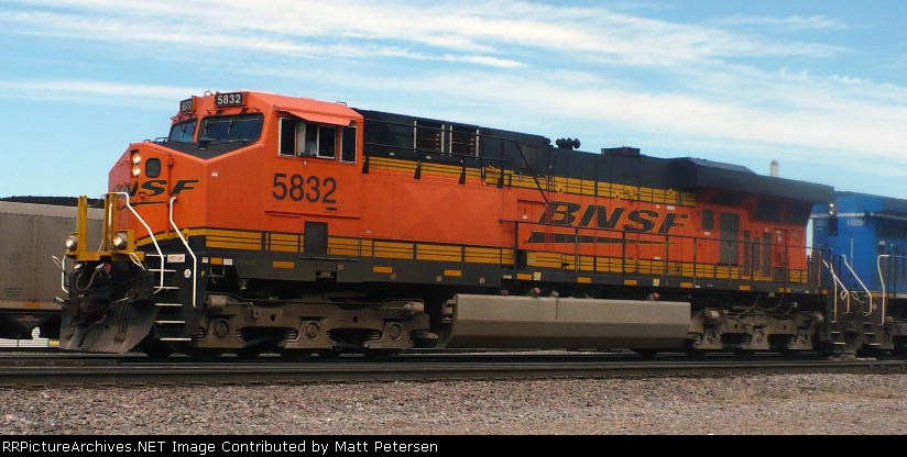 BNSF 5832